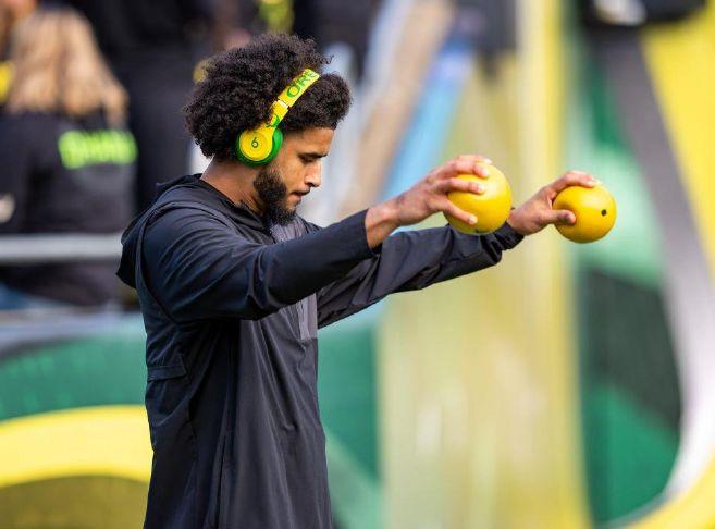 Evanson: Dante Moore is staying in school, and people are mad about ...